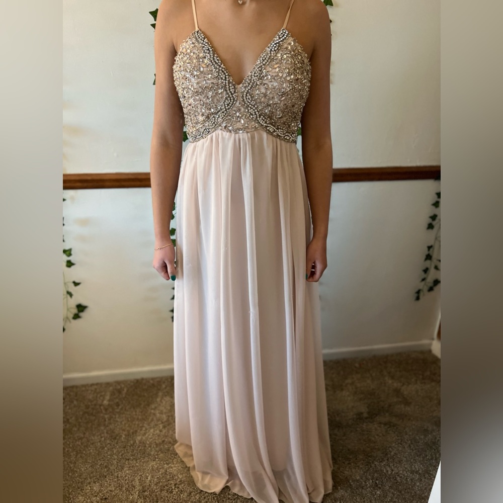 Light Pink Dress With Silver Detailing. Perfect For A… - Gem